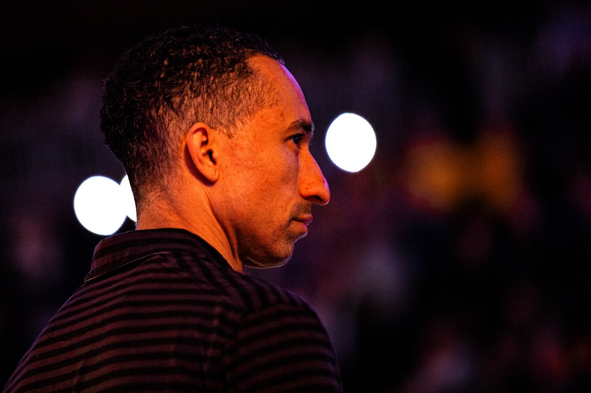 | Video: Shaka Smart redecorates for team successPaint Touches